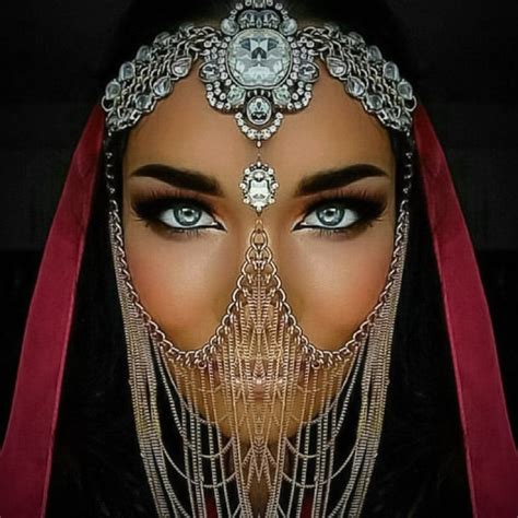 This Dazzling Face Chain Has Long Gold Chains And Beautiful Clear