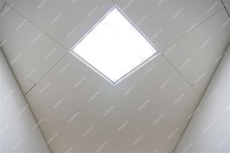 Lámpara Cuadrada En El Techo De Una Oficina Blanca Diseño De Interiores En La Oficina Una