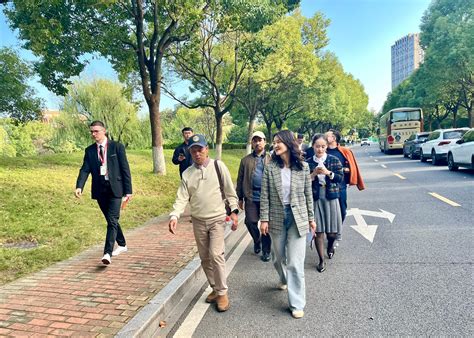 Kunjungan Hormat Majlis Peperiksaan Malaysia Ke Zhejiang Institute Of