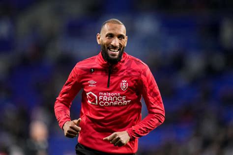 Officiel Yunis Abdelhamid Signe à Saint Étienne Befoot