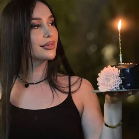 Элеонора Шамсудинова🕊 Ella Pevica • Threads Say More