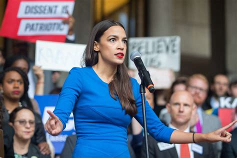 Alexandria Ocasio Cortez Todavía No Puede Vivir En Washington Dc