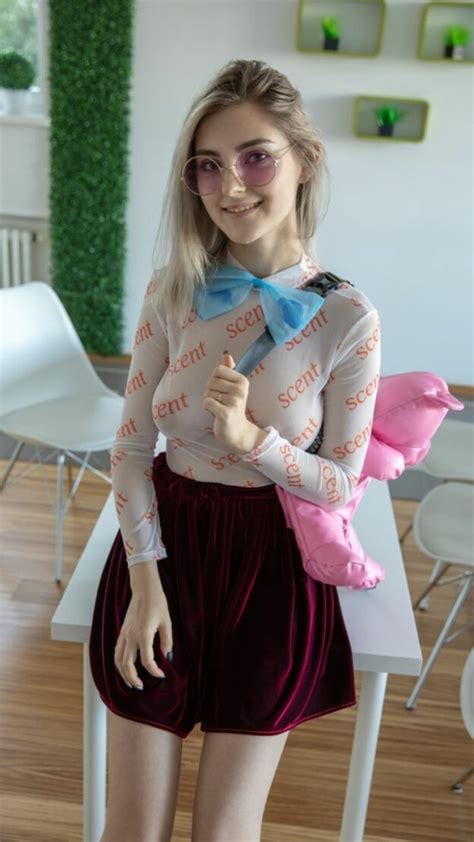 Eva Elfie 7 Daring Dress Styles You Cant Miss
