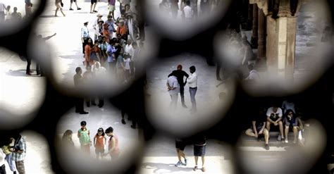 אומנות במיטבה שבילים בנוף תערוכה חדשה של 5 ציירים ישראלים בגלריית האמנים ברמת אביב