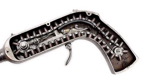 Řetězová Pistole Guycot Kabinet Kuriozit