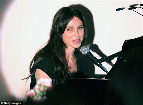 Mel Gibsons Ex Oksana Grigorieva Reveals She Is Set To Release A Hip