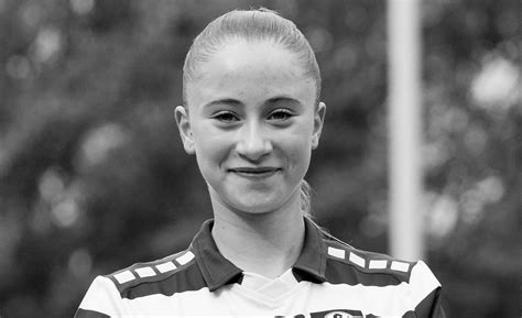 Športový Svet Sa Spamätáva Z Veľkej Tragédie Navždy Odišla Talentovaná Futbalistka † 16