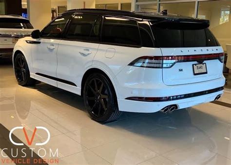 Sleek Lincoln Aviator With Custom 22” Wheels