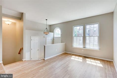 2502 Polly Jefferson Way Herndon Va 20171 Townhome Rentals In Herndon Va