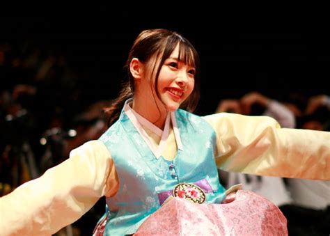 한국 날아와 ‘비키니한복 번갈아 입으며 여신 미모 뽐낸 Av아이돌 오구라 유나 인사이트