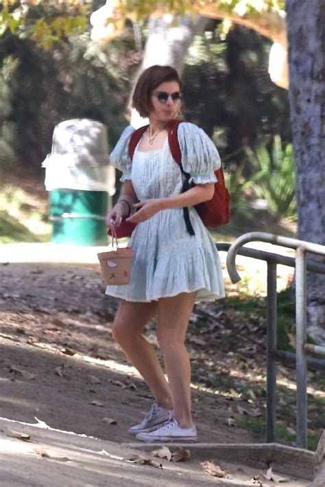 Kate Mara Candid Scrolller