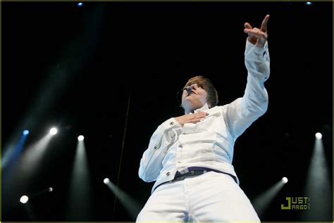 Justin Bieber And Shaq Amway Amigos Photo 380845 Photo Gallery