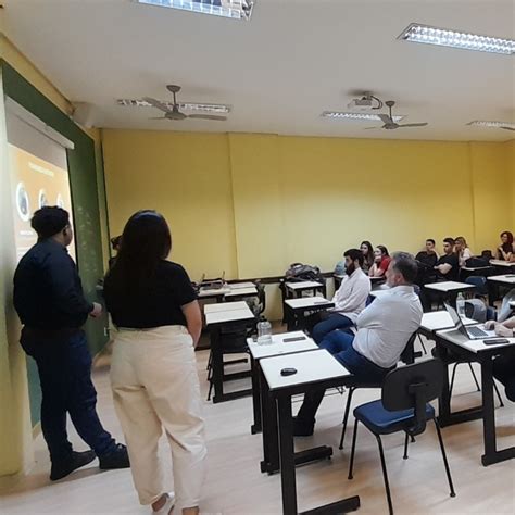 Apresentação De Alunos Da Adm Para Modelagem De Novos Negócios
