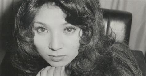 여가수 추모 앨범에20대 시절 누드 사진 끼워 판다는 일본 음반사