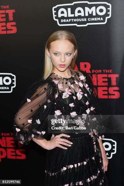 777 War For The Planet Of The Apes New York Premiere Red Carpet Stock