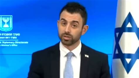 צוחק על עצמו כך דובר הממשלה אילון לוי הגיב לסרטון הויראלי Tmi