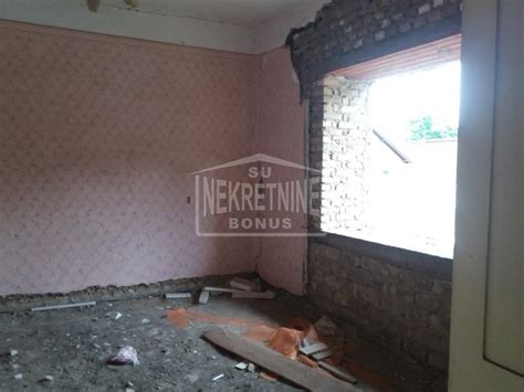 Donji Tavankut Dva Velika Poslovna Objekta Kuće U Istom Dvorištu