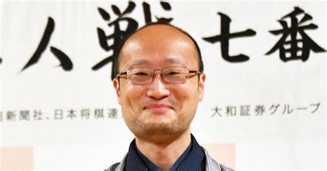 渡辺明名人が就位式 記念品は本人希望のゲーミング座椅子2脚 毎日新聞
