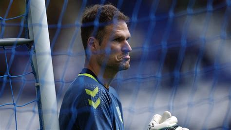 Asmir Begović Hành Trình Vươn Lên Thành Một Trong Những Thủ Môn Hàng đầu Thế Giới