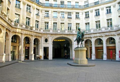 Plaza Edouard Vii La Guía De París