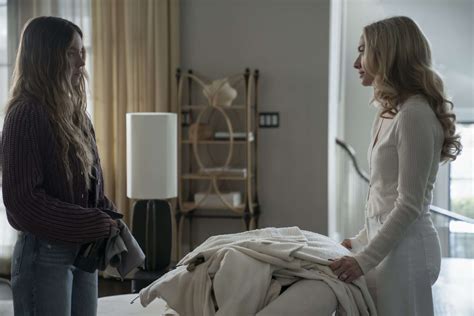 The Housemaid Sydney Sweeney And Amanda Seyfrieds Bond Hollywood Outbreak