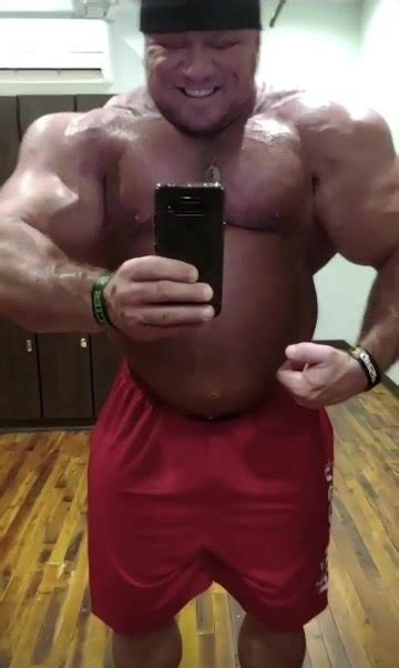 Huge Roid Bodybuilder