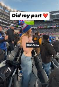 Onlyfans Model Flashes At Nfl Game And Claims Giants Player Paid Her To