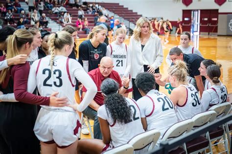 Locke And Mckinzie Score 25 Points Apiece As Threshers Down The Eagles 94 76 Bethel College Ks
