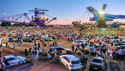 Von Trabbi Bis Rolls Royce Das Event In Bildern Autofans Strömen Zum