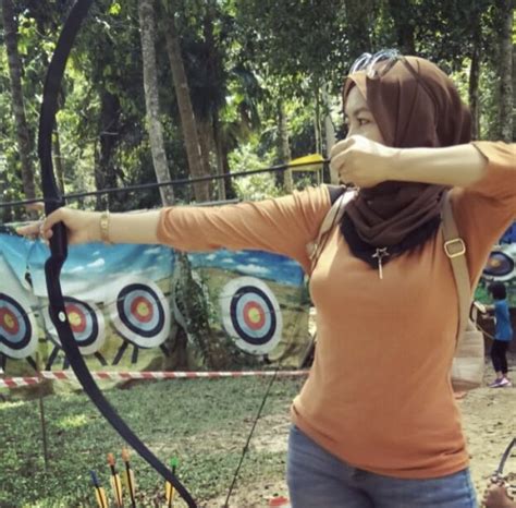 Pin By Abukk On Nurul Azwa Beautiful Hijab Beautiful Muslim Women