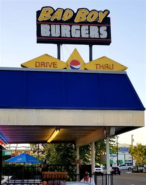 13 Hole In The Wall Idaho Burger Spots Serving Double Cheeseburgers
