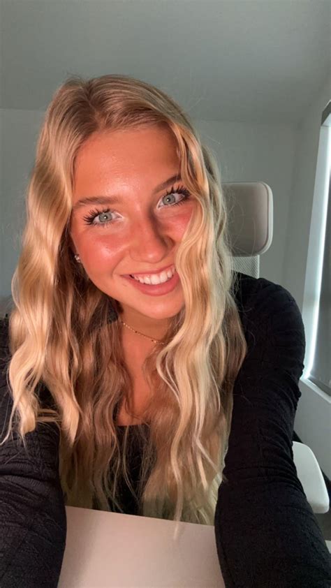 Aniela Leon Selfies From Sc Ranielaleon