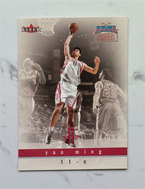 2003 04 Fleer International Yao Ming 火箭 姚明 扣篮选图 特卡 实卡巨帅 小巨人 姚主席 名人堂 虚化效果 上角有顿 专收凑套必备 （怪咖） 卡淘
