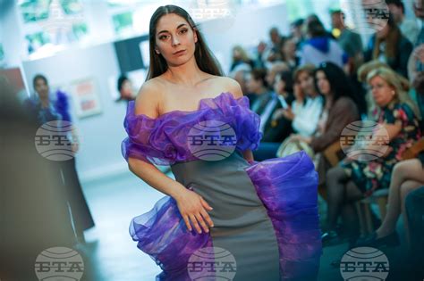 БТА Над 150 облекла от 18 колекции бяха представени от студенти по специалност „Мода“ в