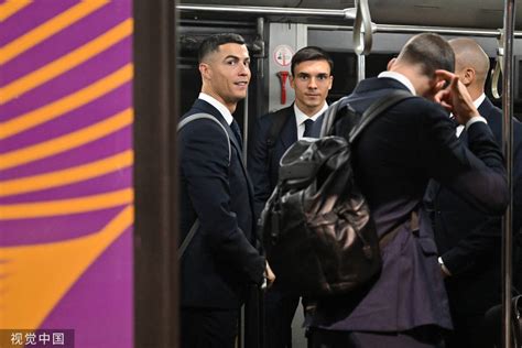 高清图：c罗领衔葡萄牙全队飞抵多哈 总裁真帅爆了 搜狐大视野 搜狐新闻