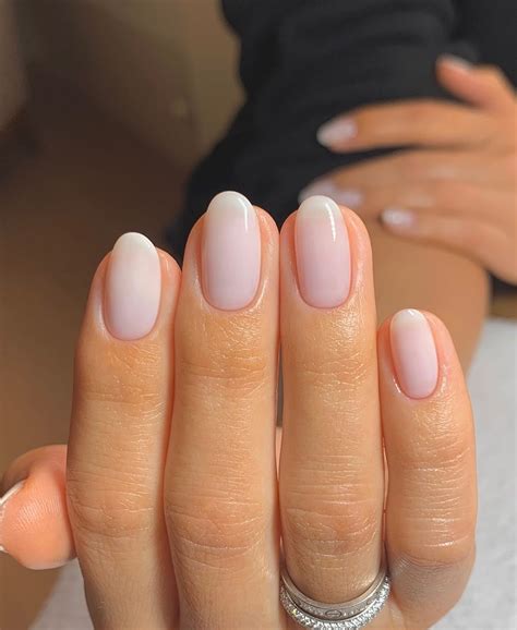 60 Très Chic Short Almond Nail Ideas 2024 Drexplains
