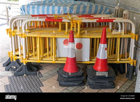 Construction Cones Barricades At Sharon Lyons Blog