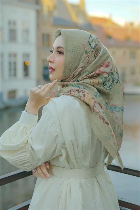 Buttonscarves X Sarah Sofyan The Blume Series Buttonscarves Malaysia