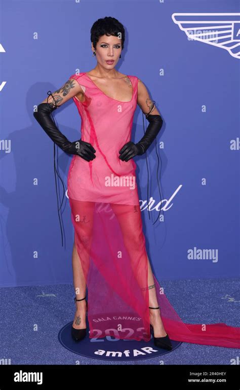 Eds Note Nudity Halsey Poses For Photographers Upon Arrival At The