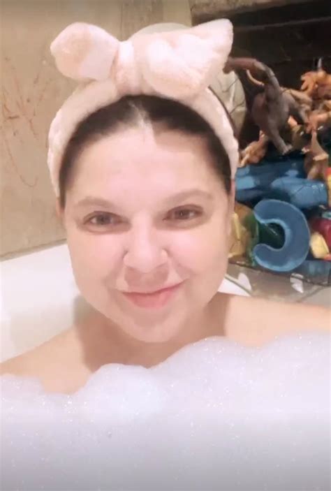 Amy Duggar Breaks All The Familys Modesty Rules And Shares A Sexy Video Of Herself In The Bath
