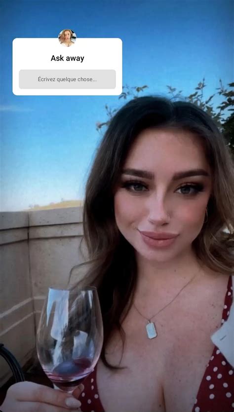 Iit Would Seem Her Cleavage Is Still Interesting But Wtf Happened To