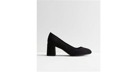 Wide Fit Black Suedette Block Heel Court Shoes New Look