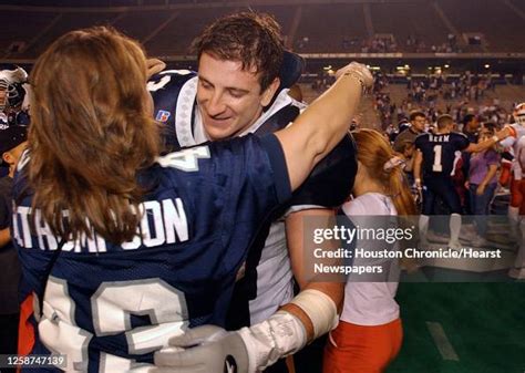 Rice Linebacker Joe Bob Thompson Celebrates With His Familey After News Photo Getty Images