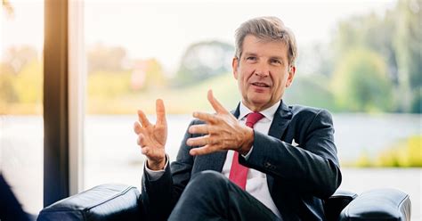 Chef Der Bertelsmann Stiftung Müssen Hart Für Demokratie Arbeiten Haller Kreisblatt Nrw