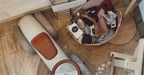 有关上流社會的 儿童发展 儿童家具 儿童房 儿童用品 儿童空间 儿童装饰 原本 地板游戏 地板装饰 垂直拍摄 堆叠玩具 天然材料 室內設計 室内布局 室内活动