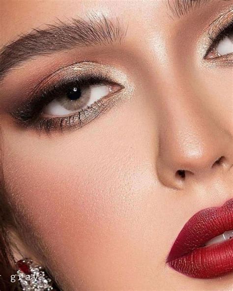 Sandy Gray Ik Cosmetic