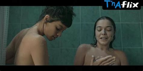 Bella Camero Lesbian Scene In Desnude