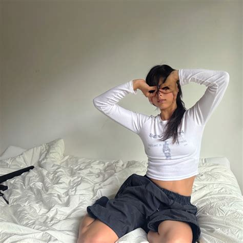 Particule Titre Et Paroles Par Miki Spotify