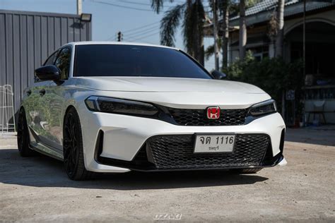 Civic Fe แต่งกันท่วมๆ จองคิวกันเข้ามาเสริมหล่อแบบต่อเนื่อง ใครที่สนใจสินค้าทักเข้ามาสอบถามกัน