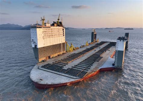 The Boka Vanguard The Worlds Largest Semi Submersible Heavy Transport